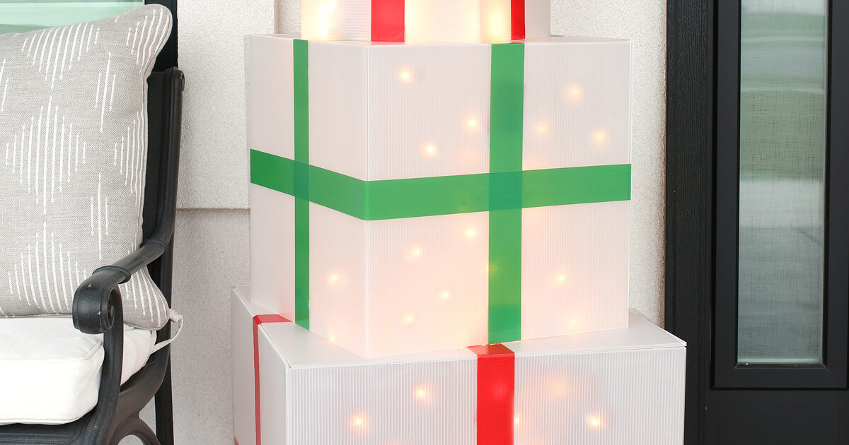 How-To: Giant Light Up Christmas Presents | Duck Brand