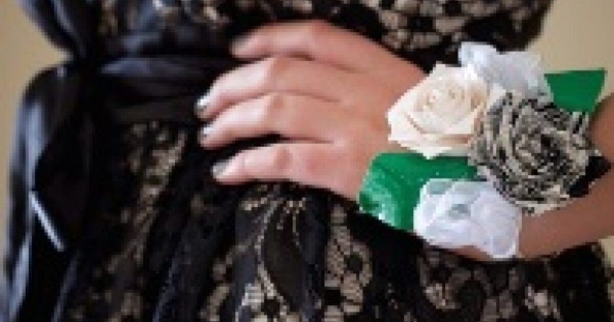 How-To: Duck Tape® Prom Corsage | Duck Brand